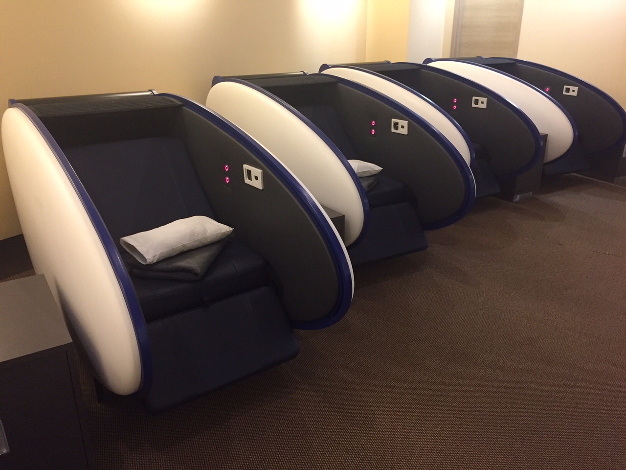 Royal Valtrans India opens pay-per-use lounge at Mumbai airport : The ...