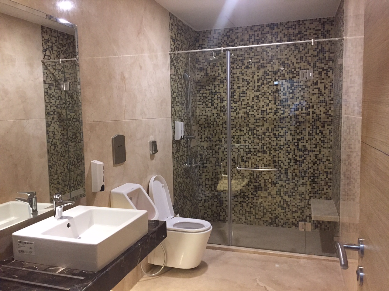 Royal Valtrans India opens pay-per-use lounge at Mumbai airport : The ...