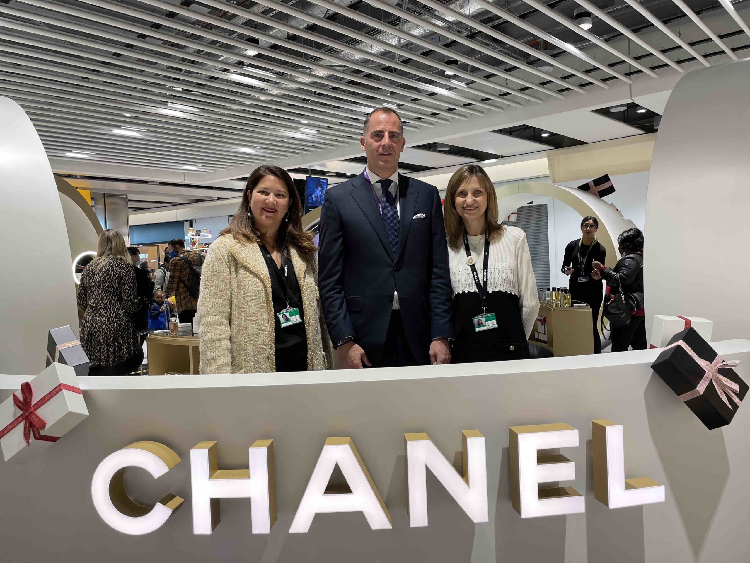 On location with a travel retail ‘quaternity’: Chanel N°5 Spaceship ...