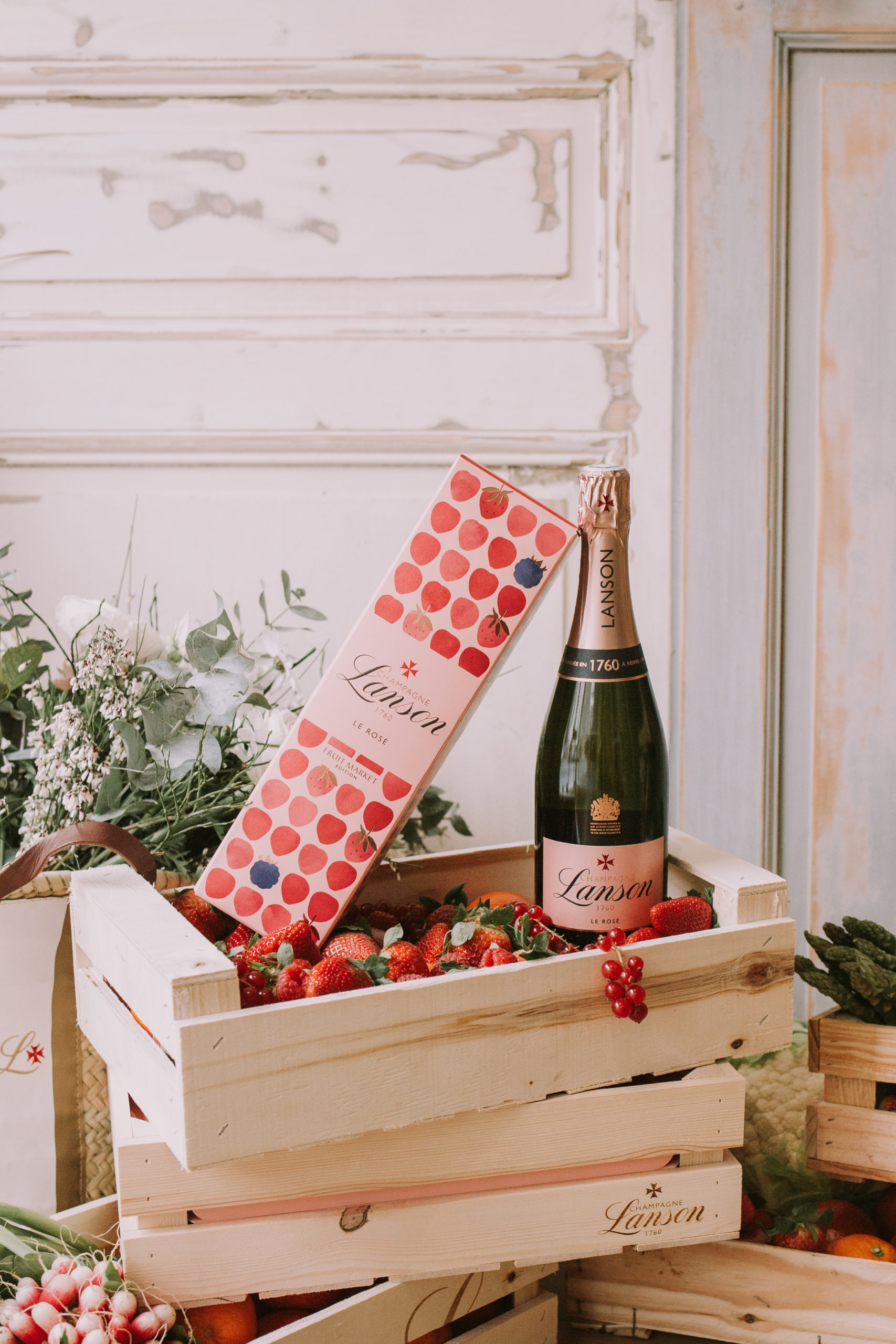 Lanson promotes ‘Le Rosé Fruit Market’ gift box with pop-up ...