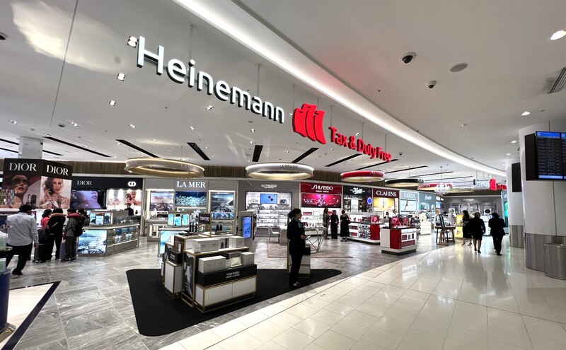 On location Picture Gallery (1) – A red-letter day for Heinemann and ...