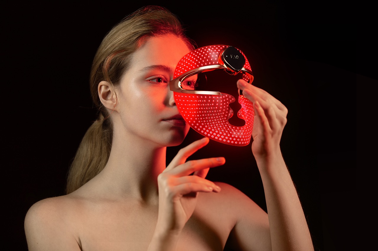 “Masking made easy” — Foreo unveils FAQ 200 anti-ageing device : The Moodie Davitt Report -The ...