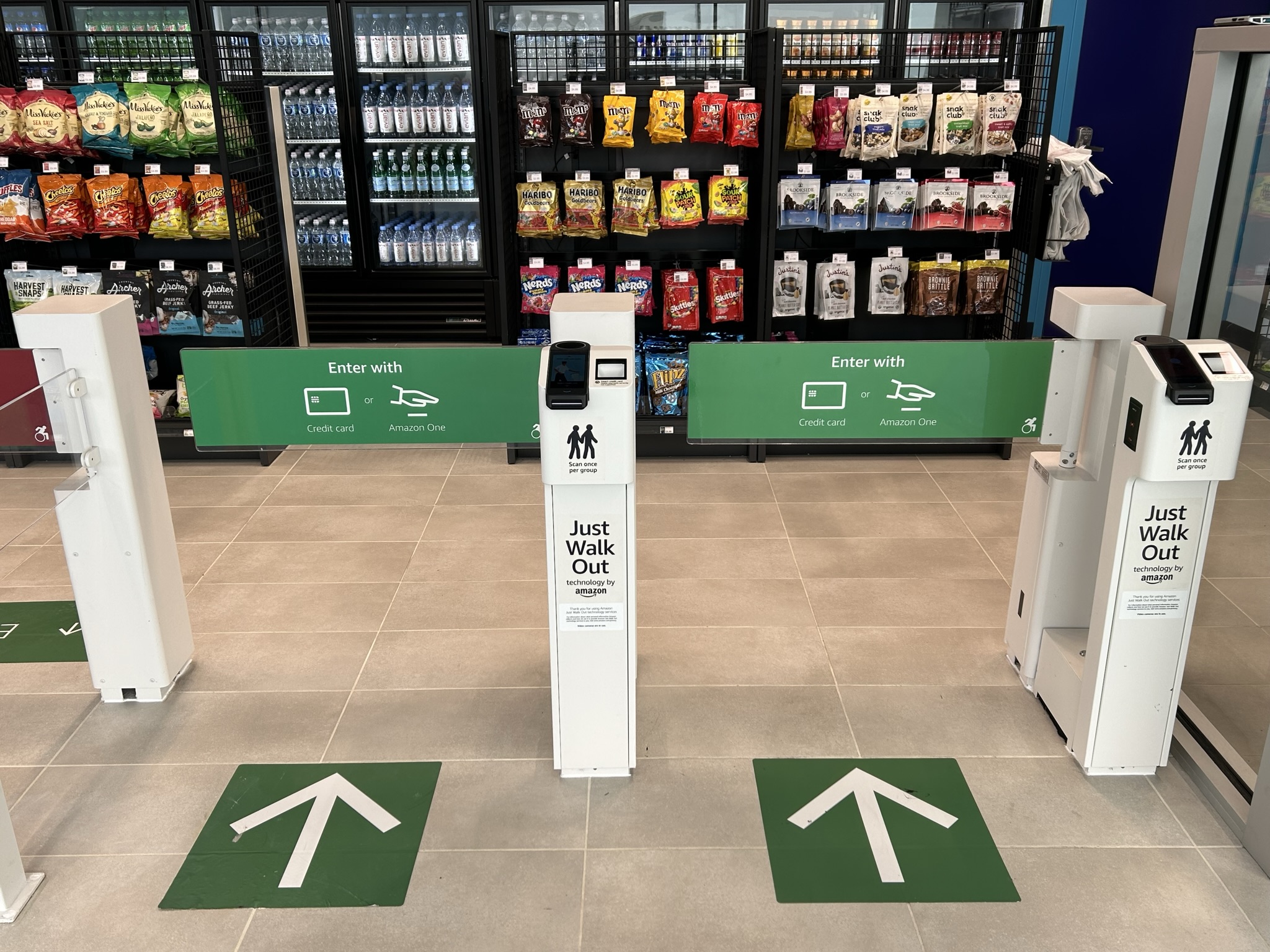 Delaware North unveils store powered by Amazon Just Walk Out technology ...
